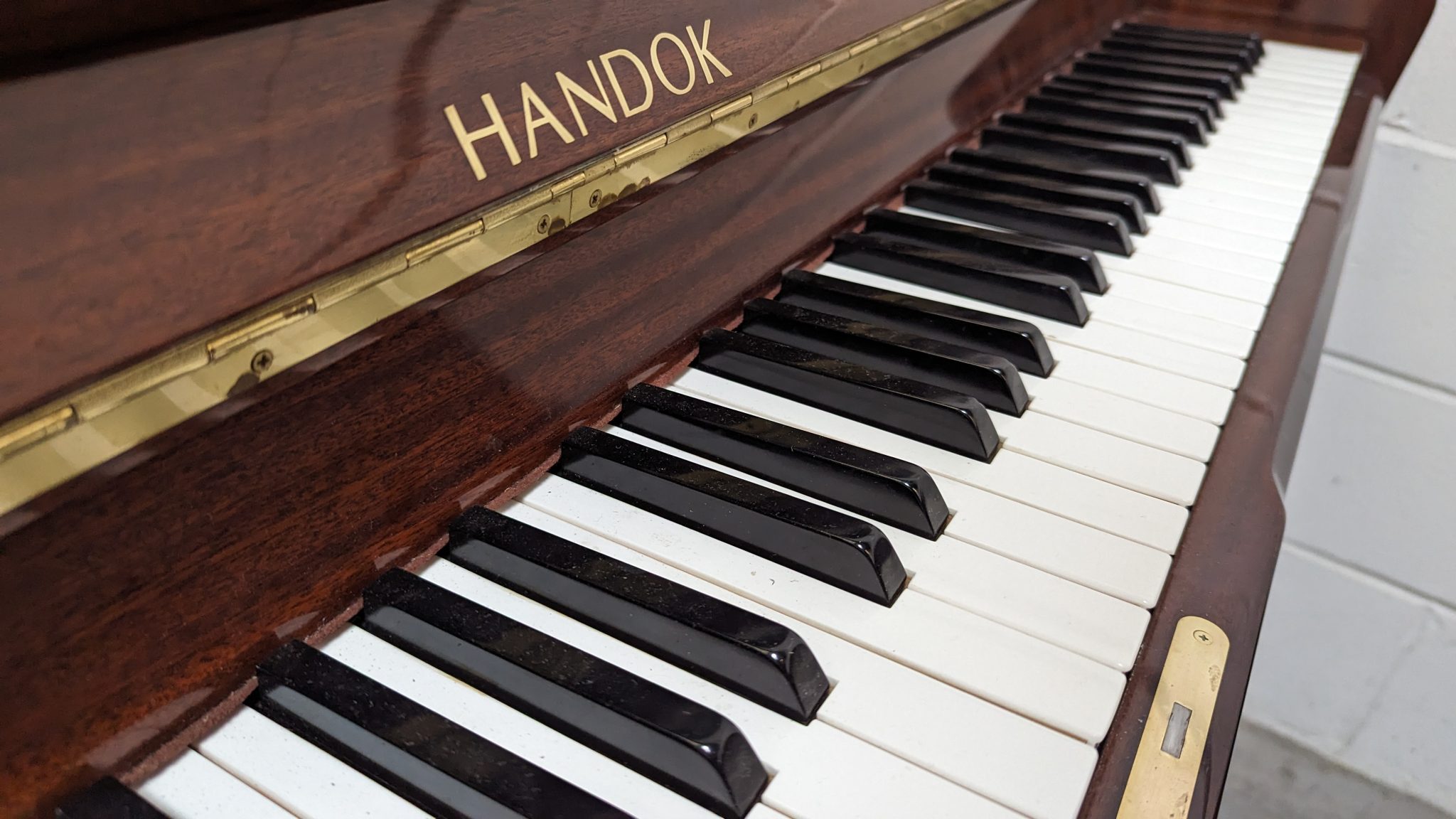Handok Mahogany Upright Piano with Elegant Design 🎹 Buy Now at ...